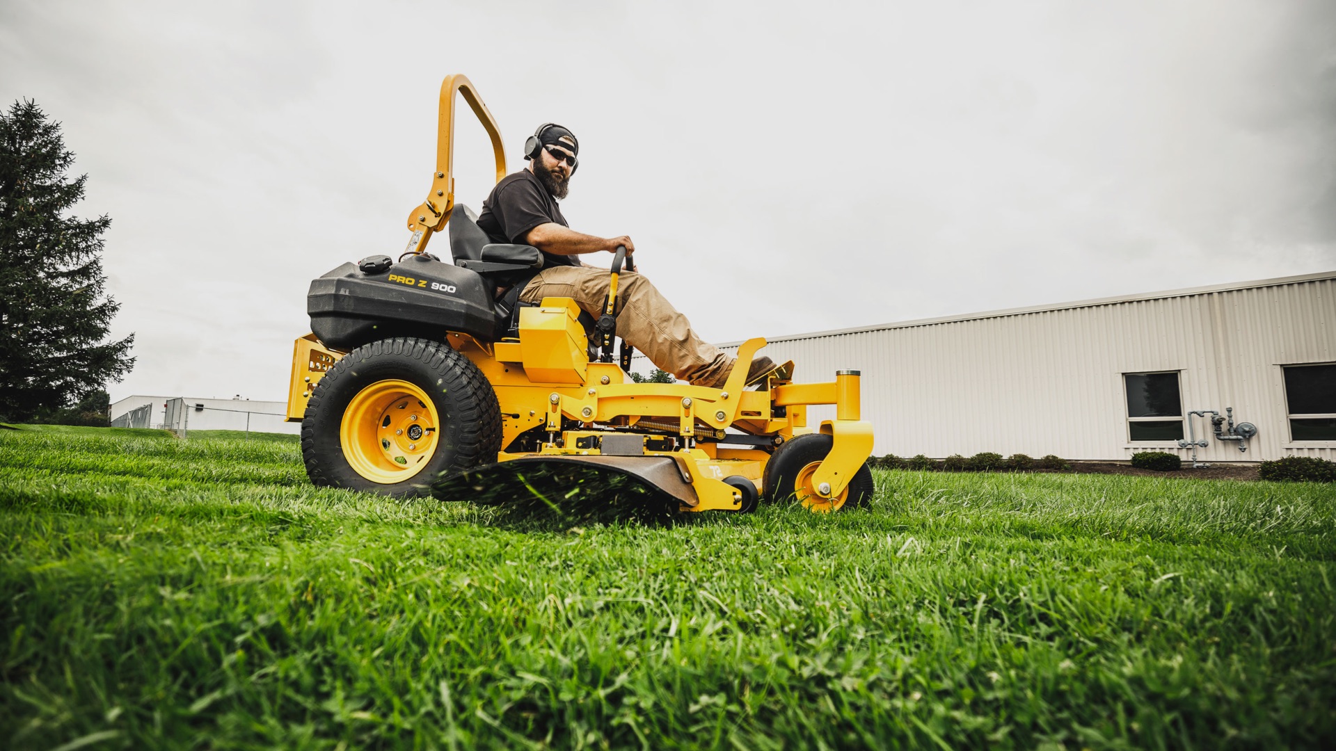 Commercial Zero-Turn Mowers | Cub Cadet CA